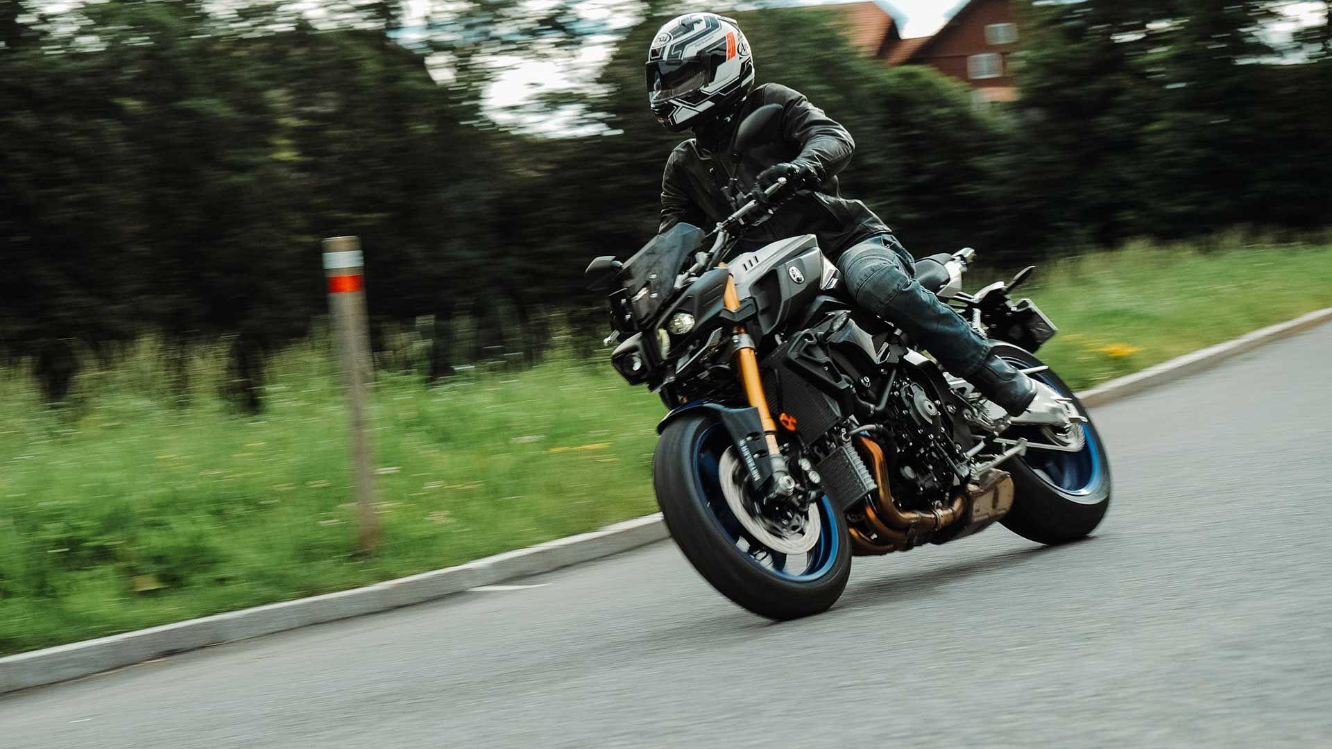 Yamaha R1 und MT10SP im Vergleich - Zweirad Ginzinger Motorrad & Zubehör